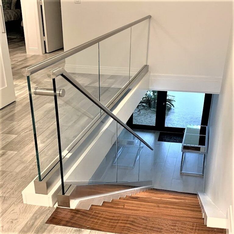 Secure and Stylish Aluminium Railing Superior Quality